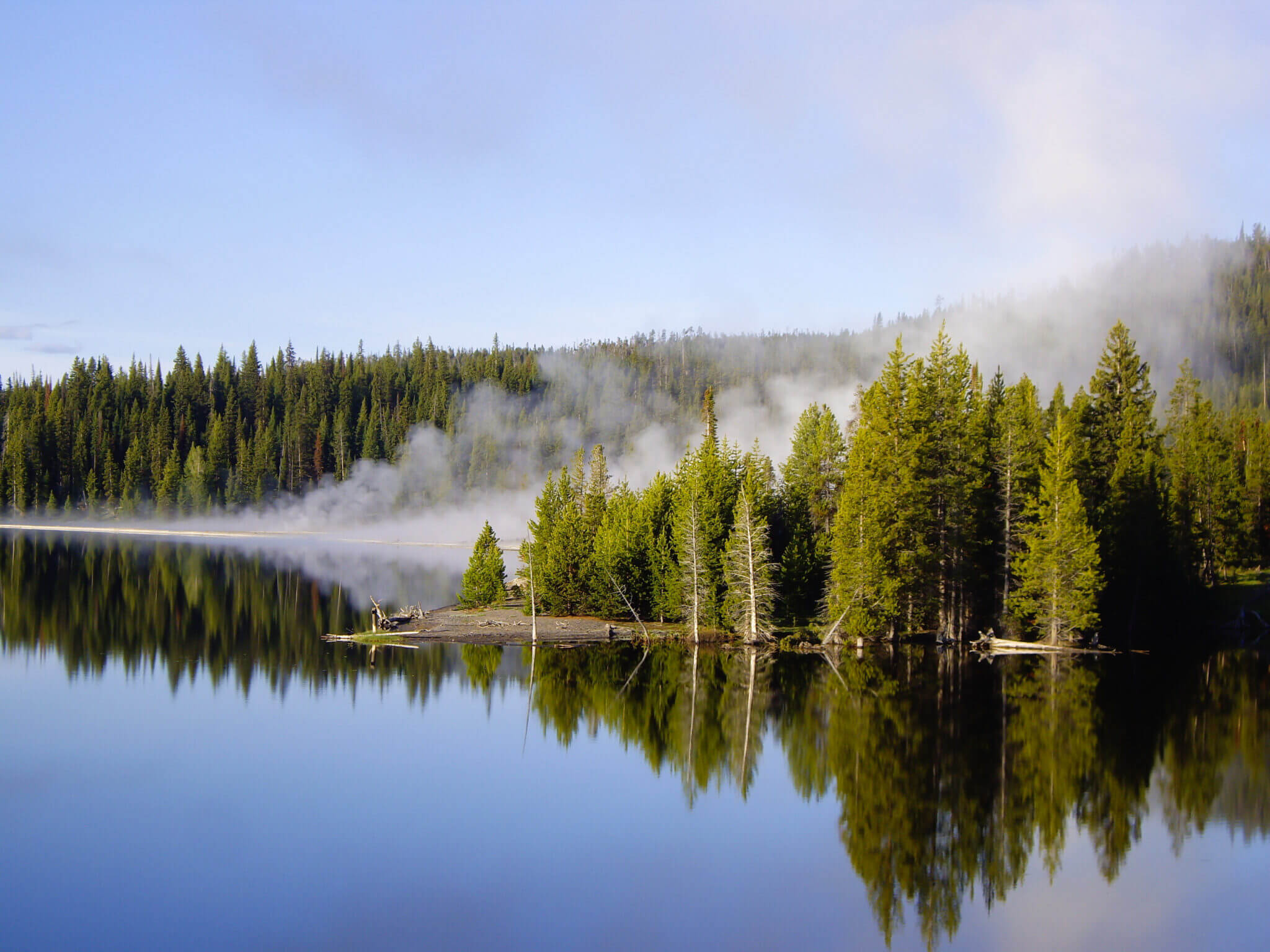 An Exploration of Yellowstone National Park - TravelReveal.com