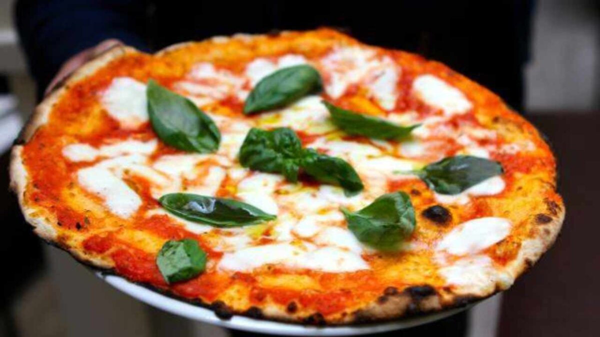 Best Pizza in Rome Italy | Travel Reveal