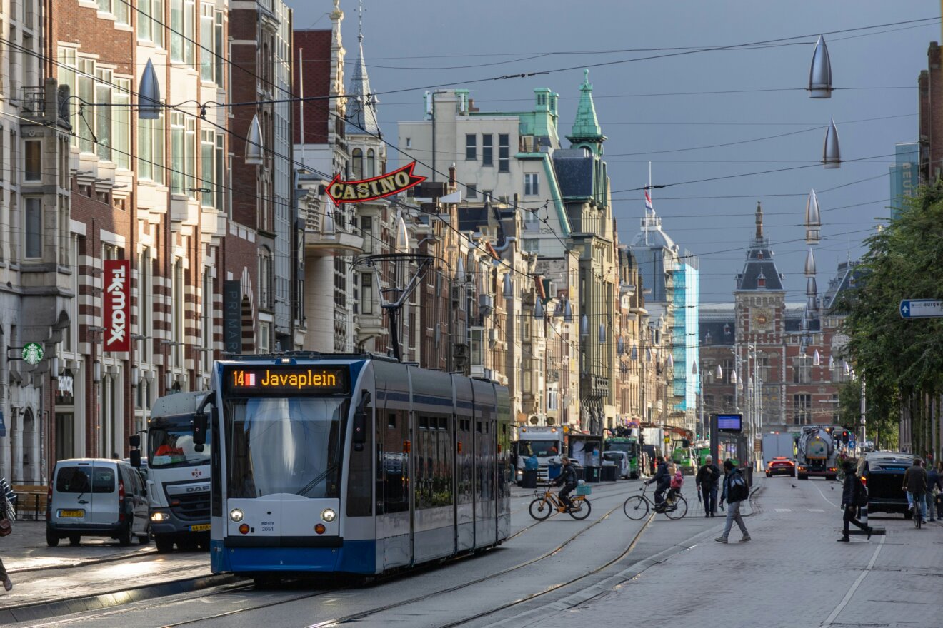 20 Cities With The Best Public Transportation In The World | Travel Reveal